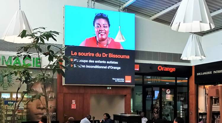 Large Format Digital Screen Food Court | Cap Sud | Malls | Products ...